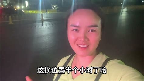 夫妻俩两部车卖西瓜 媳妇今天的营业额比老公高 不容易啊 Youtube