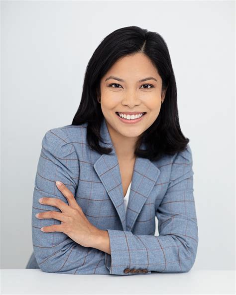 Professional Headshot Photographer — Lisa Damico Portraits
