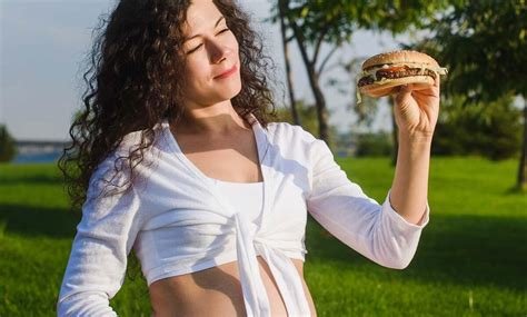 فیلم انجام زایمان طبیعی با حضور همسر