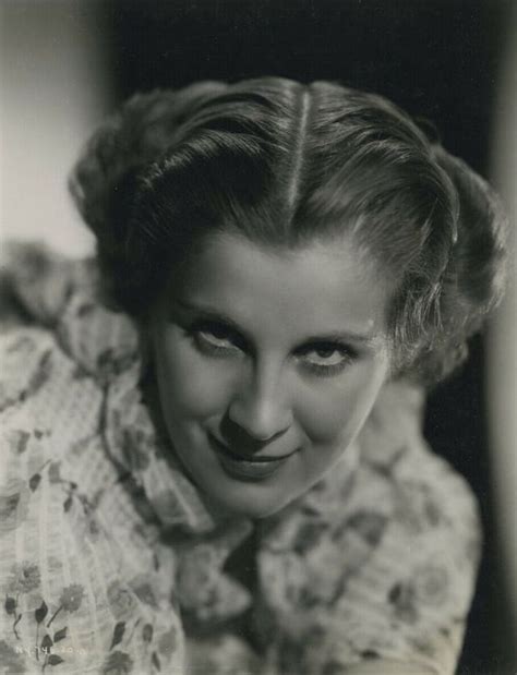 35 Beautiful Photos Of Diana Wynyard In The 1930s ~ Vintage Everyday