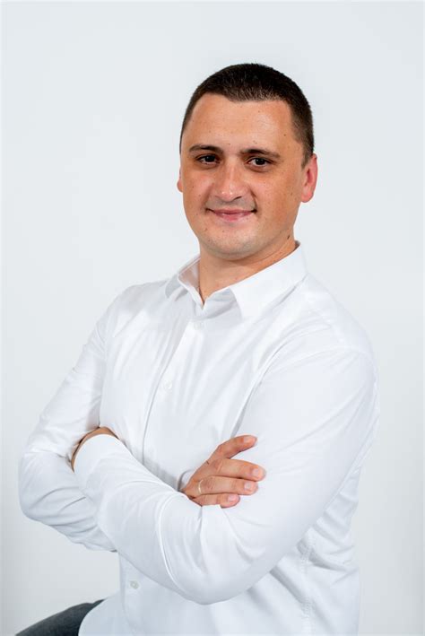 Dr Marin Novaković Lider Koji Ne Dijeli Već Spaja I Ujedinjuje