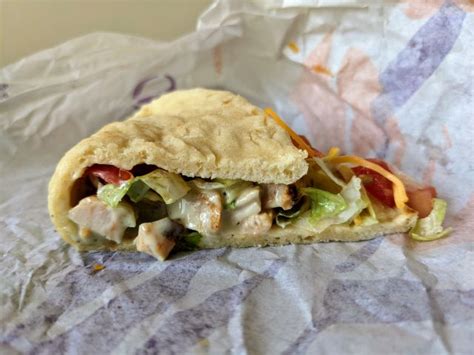 Review Taco Bell Loaded Chicken Flatbread Taco