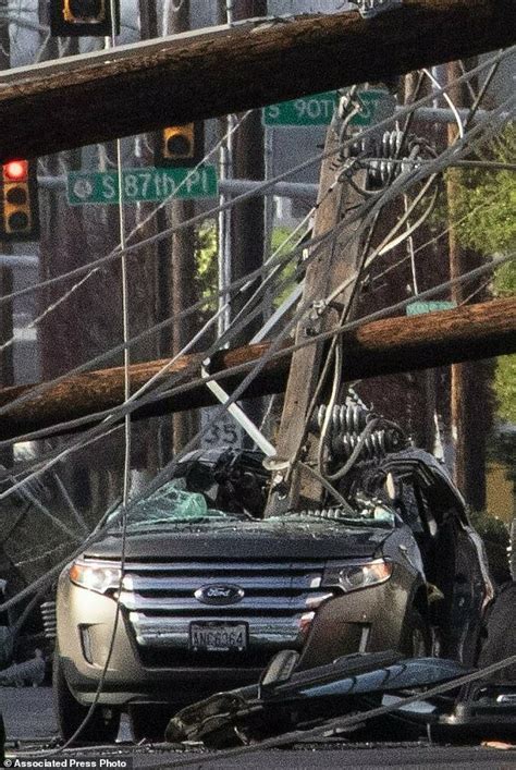 Couple Survives Power Line Pole Impaling SUV In Seattle Daily Mail Online