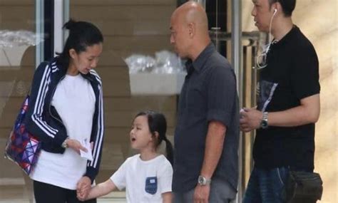 56歲劉德華近照曝光：身體消瘦蒼老許多，6歲女兒氣場強大好有范 每日頭條