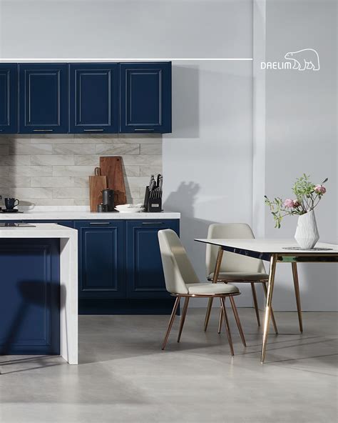 대림바스 몰딩 디테일과 수작업 도장 도어로 클래식한 고급스러움을 강조한 주방 리모델링 패키지