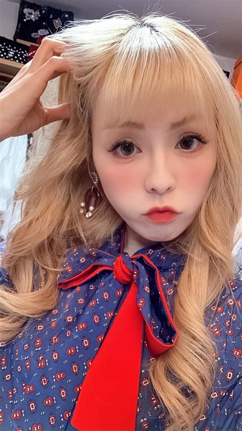 爛漫珍妮花 直播結束了🔚 妝也化好了！ 去哪裡好呢？？？？🙈🙈🙈 分享東西是我人生最大的樂趣之一