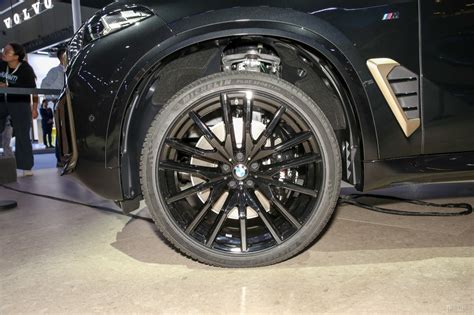 宝马x5外观实拍高清大图 宝马x5 2025款 Xdrive40li 黑焰限量版第25张图片大全 太平洋汽车