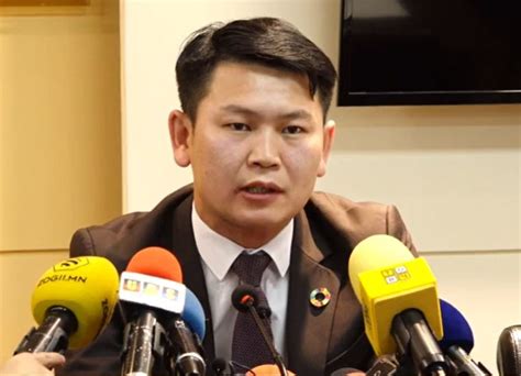 “Үндэсний шинэ давлагаа Инженер залуу үе” хөтөлбөрийн талаар мэдээлэл хийж байна