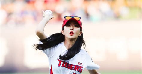 사진 레깅스 패션 권은진잘룩한 몸매 보이며