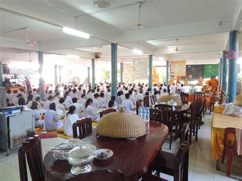 บรรยากาศตักบาตรพระ วัดทรงเมตตาวนาราม