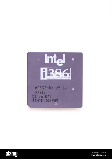 Intel 386 I386 CPU A80386DX 25 Gold Ceramic 1985 Stock Photo Alamy