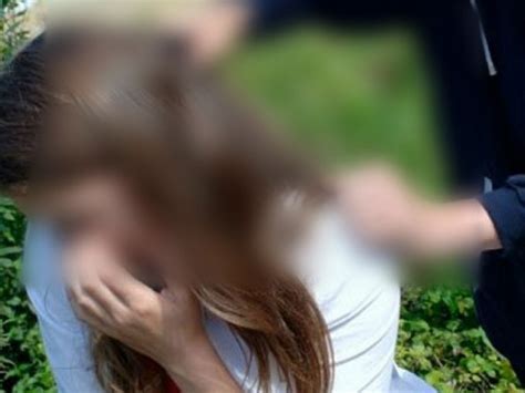 ბავშვმა მითხრა ესე მიშვებოდა მასწავლებელიო კოცნიდა ხელებს ხვევდა სკანდალი იმერეთის ერთ