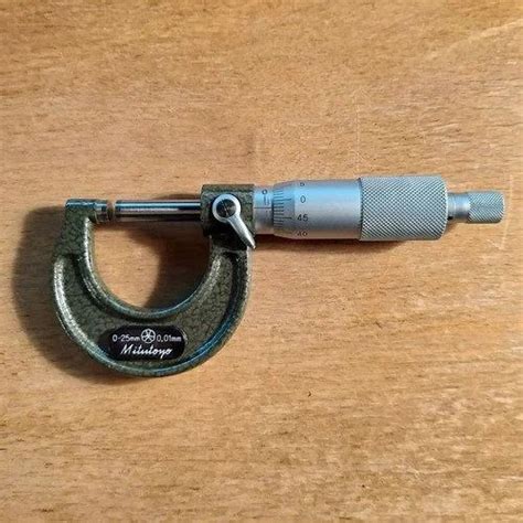 0 25 Mm Analog Mitutoyo Outside Micrometer Model Name Number 103 137 0 01 Mm At ₹ 2000 Piece