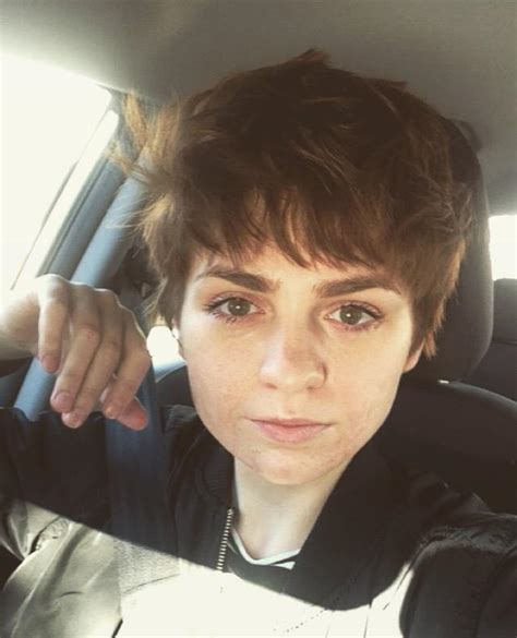 I May Be A Blob But I M A Blob With Good Eyebrows R Androgynoushotties
