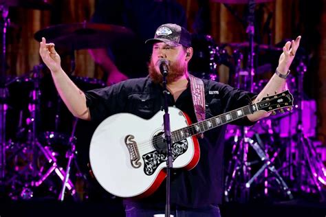 Luke Combs Adds Four Stadium Dates To His 2023 World Tour