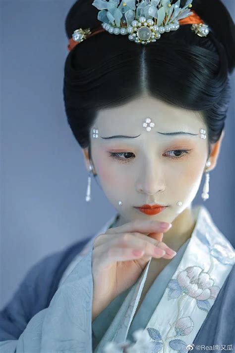 Juan 关，ch~ou电子明信片 过100，闲置汉服1套 《二十四节气：霜降》 霜降，气候由凉转寒，万物随寒气增长而逐渐萧瑟