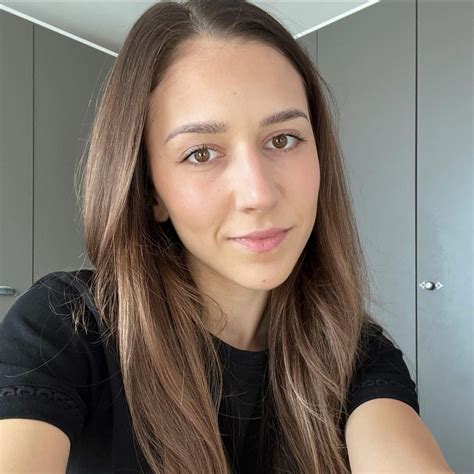 Едно време баба ти само дайсън е ползвала 🤣 Ами така де 🤷‍♀️😆 Къдрици без топлина изтощени