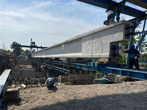 Pemasangan Girder Jembatan Perningkloji