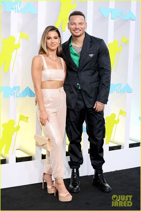 Kane Brown And Wife Katelyn Share Red Carpet Kisses At Mtv Vmas 2022