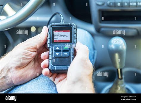 Using Diagnostic Car Code Reader To Erase Error Codes And Turn Off