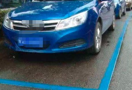 怎么判断路边能不能停车 有驾