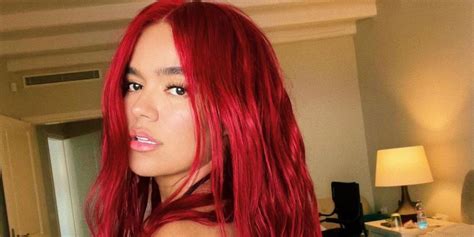 Karol G estrenó su pelo rojo en concierto en Puerto Rico Canal 1