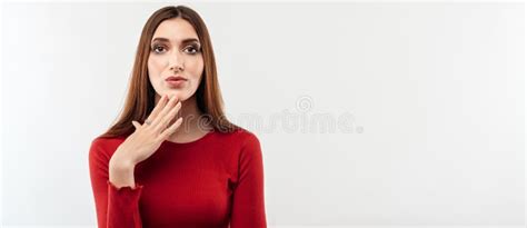 Imagem De Uma Mulher Simp Tica E S Ria A Pensar E A Olhar Para A C Mara Conceito De Express O