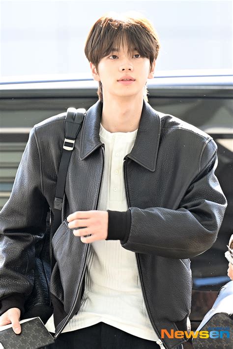 투어스 신유 ‘순정 만화 찢고 나온 비주얼[포토엔hd]