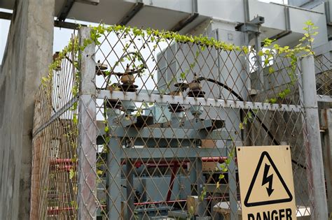 Distribution Center In A Box As An Application Of Voltage Regulating Distribution Transformers