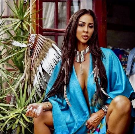 Pin By Trojan Art 🏼 On Indigenous Beauties🪶 Native American Fashion