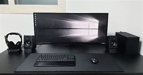 Black Wireless ITX Setup For Gaming Room Black Wireless ITX Setup For Gaming Room