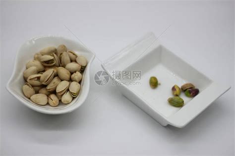 白色背景上的美丽开心果高清图片下载 正版图片504262074 摄图网