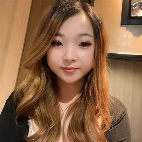 聖誕節同事要交換禮物，有人可以給建議嗎？擴香還是保養品還是飾品