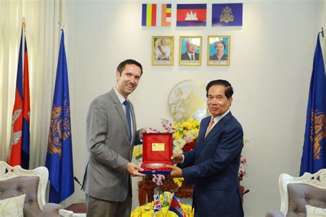 ឯកអគ្គរាជទូតអង់គ្លេស កោតសរសើរ ចំពោះការគ្រប់គ្រងរដ្ឋបាលរាជធានីភ្នំពេញ