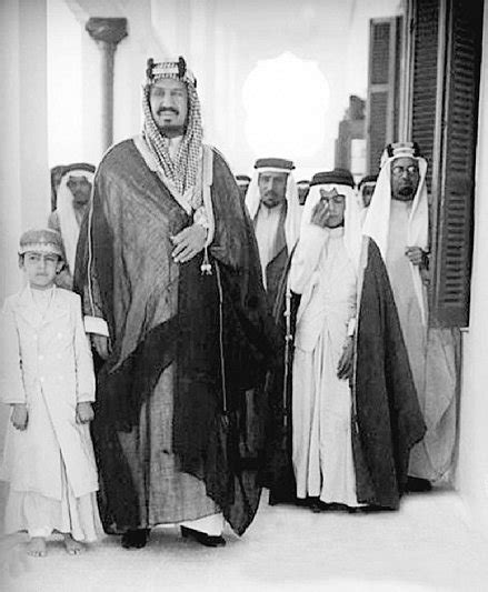 صورة الملك عبد العزيز مع أبنائه صور مركزي