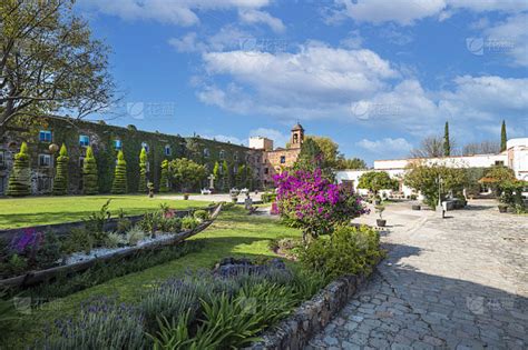 典型的传统墨西哥风格建筑在圣米格尔德阿连德，墨西哥