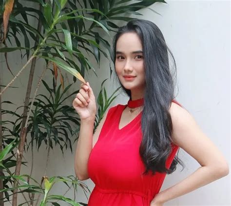 Getting Married At The Age Of 18 Here Are 9 Latest Portraits Of Faby