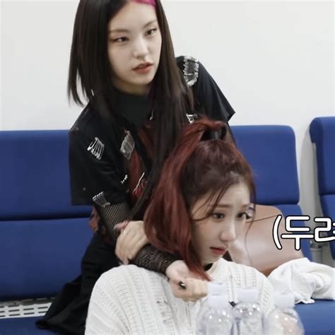 Itzy Yeji Chaeryeong Itzy Kpop People