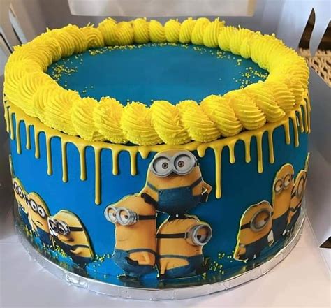 Pin De Bookish Bliss By Shawni En Cakes Fiesta De Minion Fiesta De