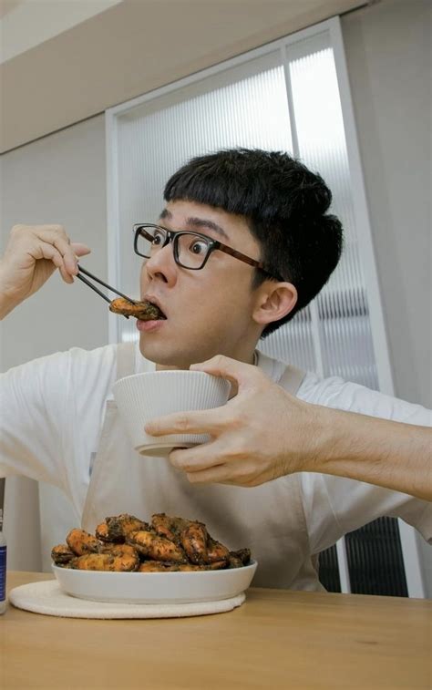 問卦 為什麼阿滴吃肉時，看起來特別好吃？ 看板 Gossiping 批踢踢實業坊