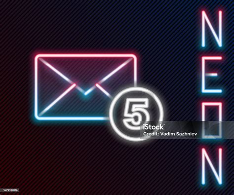 검은 색 배경에 격리 된 빛나는 네온 라인 봉투 아이콘 메시지 개념을 받았습니다 새 이메일 수신 메시지 Sms 메일 편 배달 서비스 다채로운 개요 개념 벡터 Brand