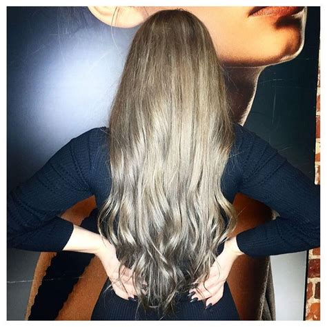 Какой цвет волос выбрать ⠀ Этот вопрос встает перед каждой девушкой Бывает что чуть ли не