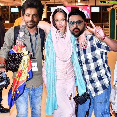 Sunil Grover Wiki Biography Age Gallery Spouse And More