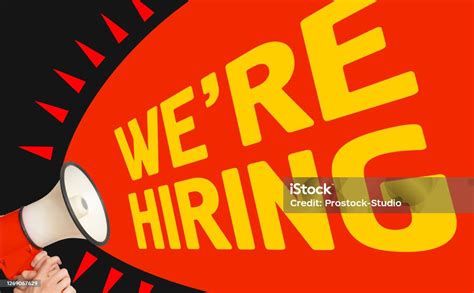 우리는 음성 거품 검은 배경에 메시지를 고용하고 와 메가 폰을 들고 사업가 콜라주 객실 있음에 대한 스톡 사진 및 기타 이미지 객실 있음 검색 검은색 Istock