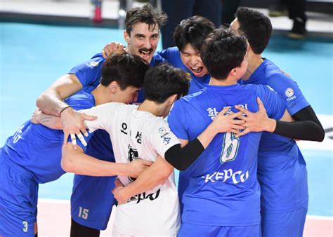 V리그 리뷰 한국전력 5세트 혈투 끝 삼성화재 제압마테우스 50득점