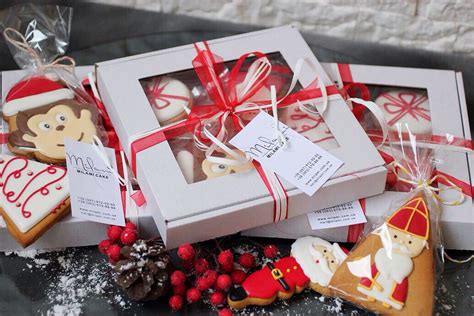 Найдите свой желанный подарочек под подушкой в День Святого Николая