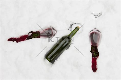 一瓶红酒和酒杯高清摄影大图 千库网