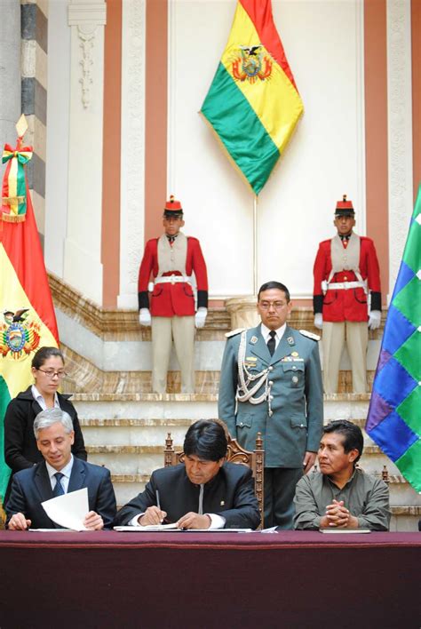 Brigada De Asambleístas De Cochabamba Morales Promulga Ley De La Madre