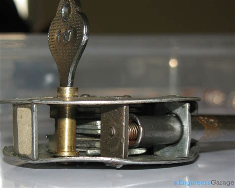 Insight How Mechanical Lever Lock Works