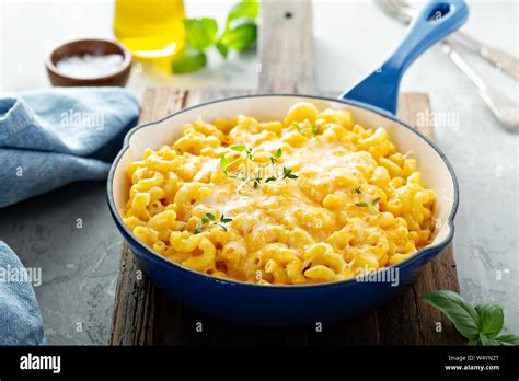 Baked mac and cheese in a cast iron pan Stock Photo - Alamy